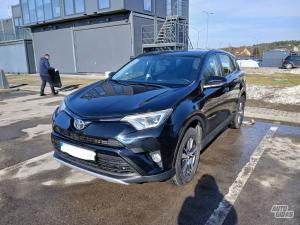 Black Toyota RAV4 2016 in Vilnius, with an engine capacity of 2.00 L and mileage of 183 thousand km for 13850 €, photo 12 on AUTOMOTO.COM.LV