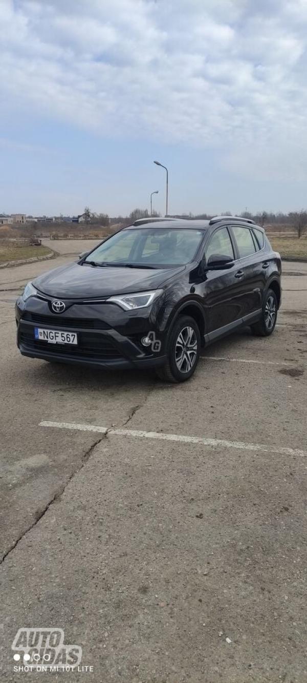 Melns Toyota RAV4 2016 Kauņa, ar dzinēja tilpumu 2.00 L un nobraukumu 297 tūkst. km par 11500 €, foto 1 vietnē AUTOMOTO.COM.LV