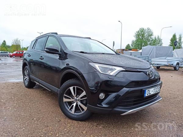 Black Toyota RAV4 2016 in Daugavpils, with an engine capacity of 2.00 L and mileage of 0 thousand km for 14700 €, photo 2 on AUTOMOTO.COM.LV