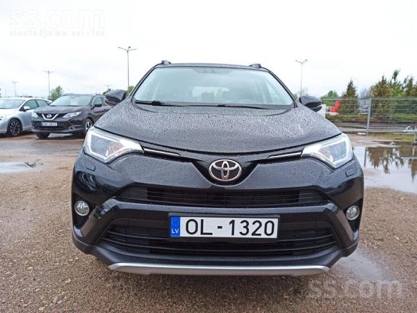Black Toyota RAV4 2016 in Daugavpils, with an engine capacity of 2.00 L and mileage of 0 thousand km for 14700 €, photo 3 on AUTOMOTO.COM.LV