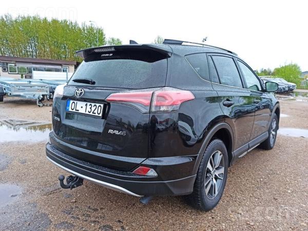 Black Toyota RAV4 2016 in Daugavpils, with an engine capacity of 2.00 L and mileage of 0 thousand km for 14700 €, photo 7 on AUTOMOTO.COM.LV