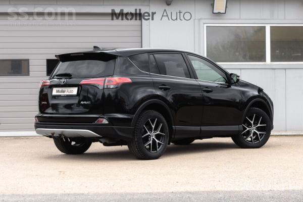 Black Toyota RAV4 2016 in Jelgava, with an engine capacity of 2.00 L and mileage of 234 thousand km for 12500 €, photo 5 on AUTOMOTO.COM.LV