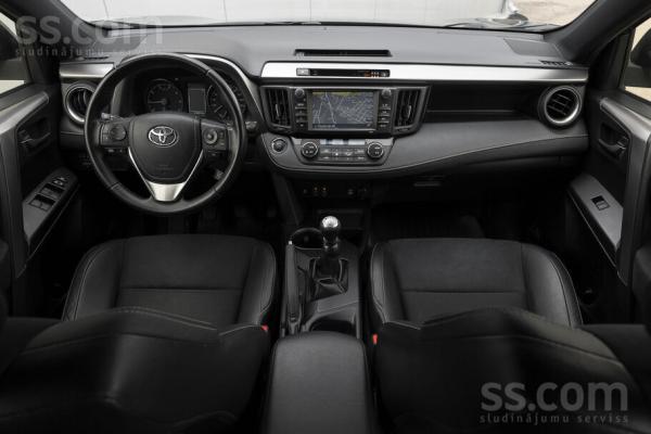 Black Toyota RAV4 2016 in Jelgava, with an engine capacity of 2.00 L and mileage of 234 thousand km for 12500 €, photo 8 on AUTOMOTO.COM.LV
