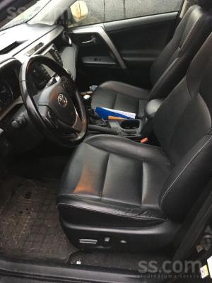 Melns Toyota RAV4 2016 Rīga, ar dzinēja tilpumu 2.00 L un nobraukumu 208 tūkst. km par 13750 €, foto 4 vietnē AUTOMOTO.COM.LV
