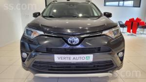 Black Toyota RAV4 2016 in Riga, with an engine capacity of 2.00 L and mileage of 107 thousand km for 15990 €, photo 3 on AUTOMOTO.COM.LV