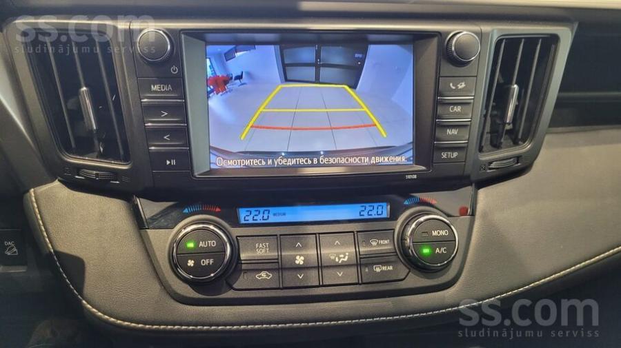 Black Toyota RAV4 2016 in Riga, with an engine capacity of 2.00 L and mileage of 107 thousand km for 15990 €, photo 10 on AUTOMOTO.COM.LV
