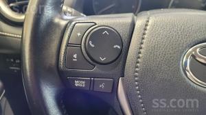 Black Toyota RAV4 2016 in Riga, with an engine capacity of 2.00 L and mileage of 107 thousand km for 15990 €, photo 11 on AUTOMOTO.COM.LV
