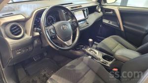 Black Toyota RAV4 2016 in Riga, with an engine capacity of 2.00 L and mileage of 107 thousand km for 15990 €, photo 15 on AUTOMOTO.COM.LV