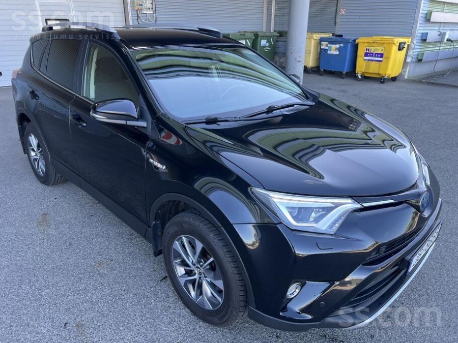 Black Toyota RAV4 2016 in Riga, with an engine capacity of 2.50 L and mileage of 308 thousand km for 12880 €, photo 1 on AUTOMOTO.COM.LV