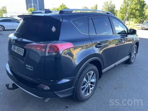 Black Toyota RAV4 2016 in Riga, with an engine capacity of 2.50 L and mileage of 308 thousand km for 12880 €, photo 3 on AUTOMOTO.COM.LV