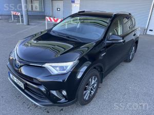 Black Toyota RAV4 2016 in Riga, with an engine capacity of 2.50 L and mileage of 308 thousand km for 12880 €, photo 4 on AUTOMOTO.COM.LV
