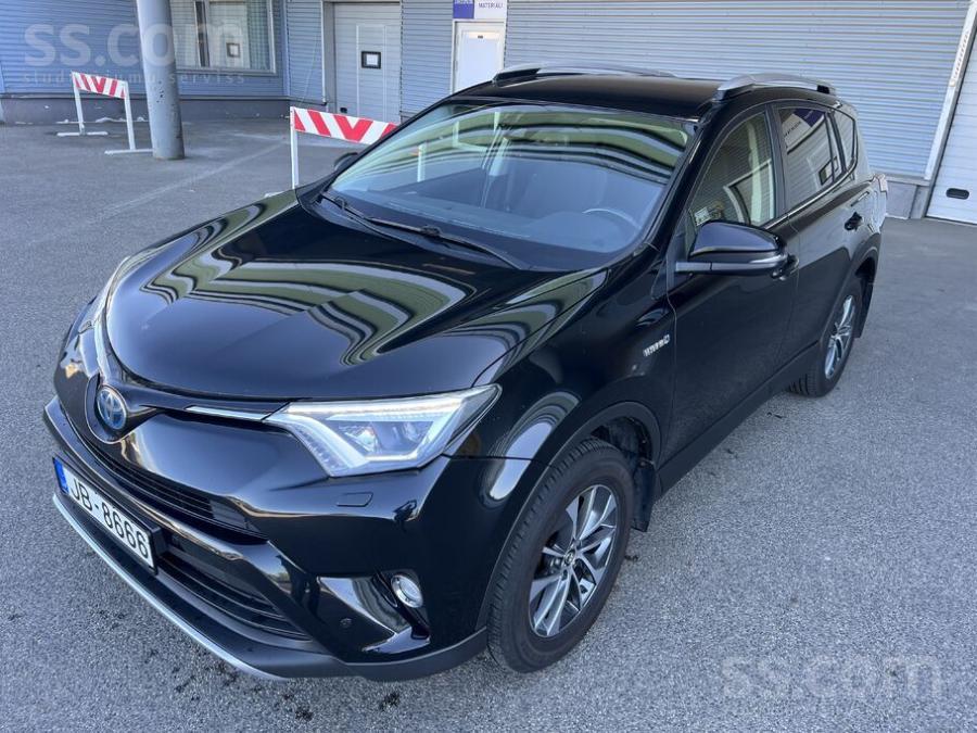 Black Toyota RAV4 2016 in Riga, with an engine capacity of 2.50 L and mileage of 308 thousand km for 12880 €, photo 4 on AUTOMOTO.COM.LV