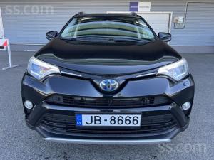 Black Toyota RAV4 2016 in Riga, with an engine capacity of 2.50 L and mileage of 308 thousand km for 12880 €, photo 6 on AUTOMOTO.COM.LV