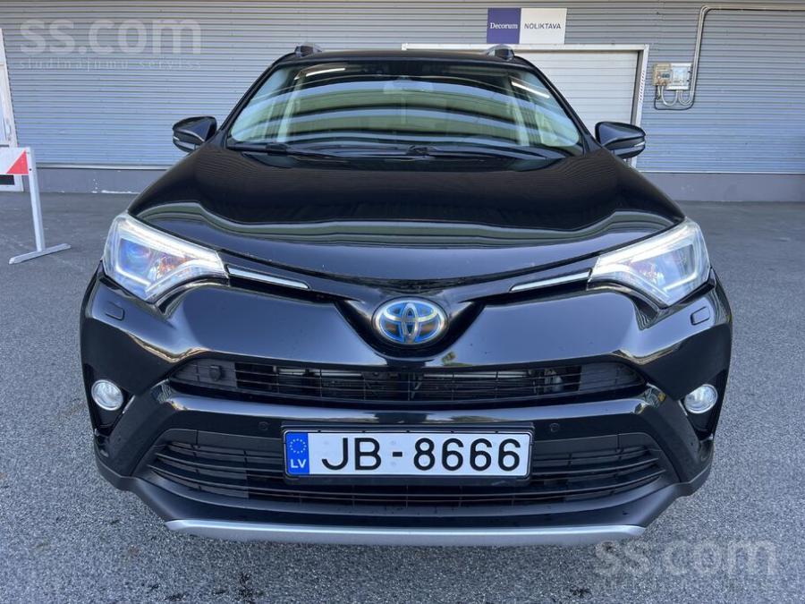 Black Toyota RAV4 2016 in Riga, with an engine capacity of 2.50 L and mileage of 308 thousand km for 12880 €, photo 6 on AUTOMOTO.COM.LV
