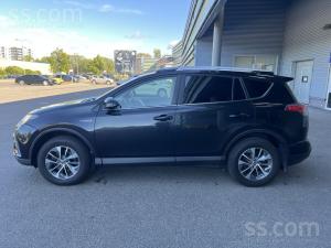 Black Toyota RAV4 2016 in Riga, with an engine capacity of 2.50 L and mileage of 308 thousand km for 12880 €, photo 7 on AUTOMOTO.COM.LV