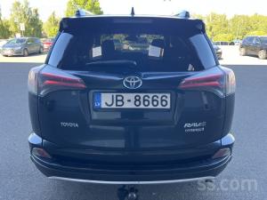 Black Toyota RAV4 2016 in Riga, with an engine capacity of 2.50 L and mileage of 308 thousand km for 12880 €, photo 8 on AUTOMOTO.COM.LV