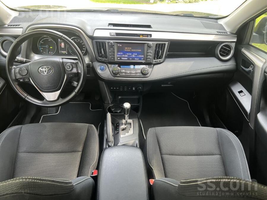 Black Toyota RAV4 2016 in Riga, with an engine capacity of 2.50 L and mileage of 308 thousand km for 12880 €, photo 12 on AUTOMOTO.COM.LV