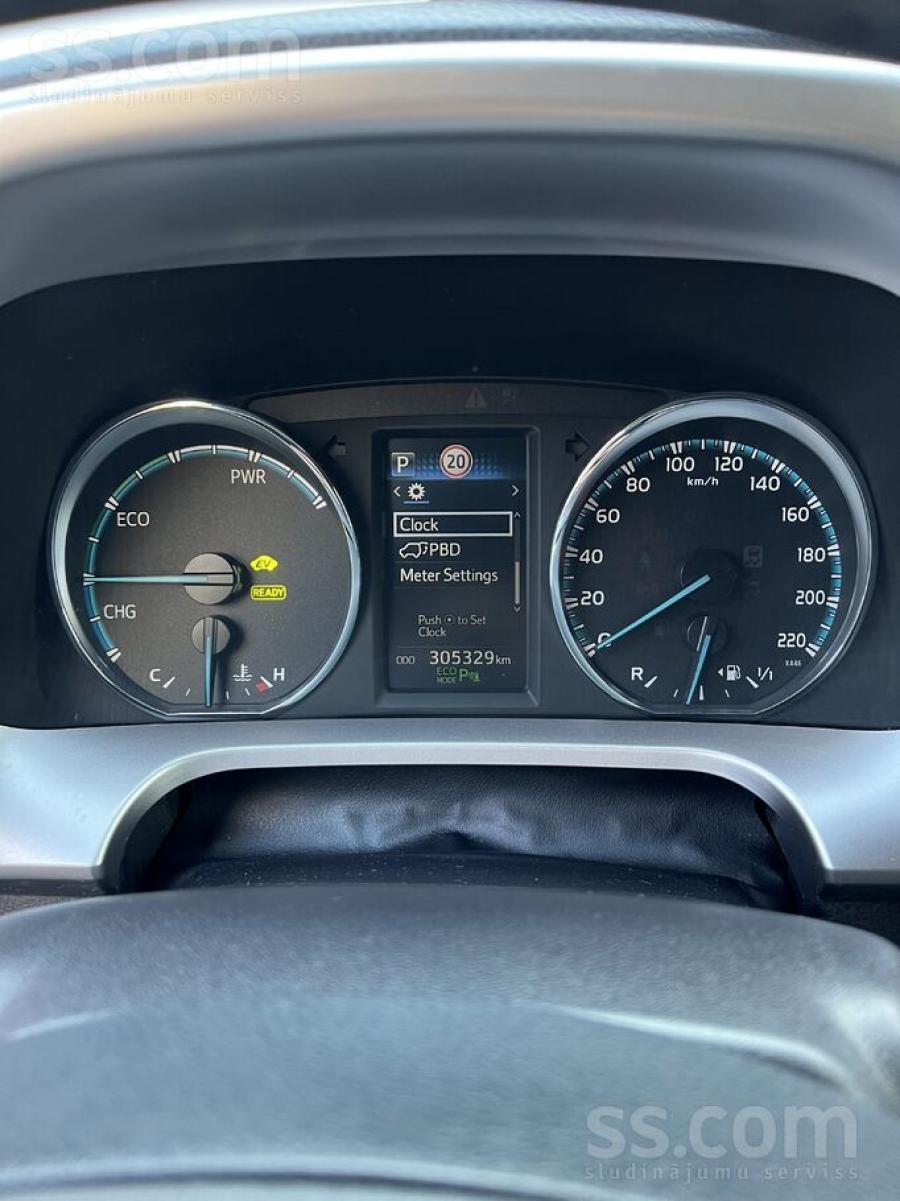 Black Toyota RAV4 2016 in Riga, with an engine capacity of 2.50 L and mileage of 308 thousand km for 12880 €, photo 16 on AUTOMOTO.COM.LV