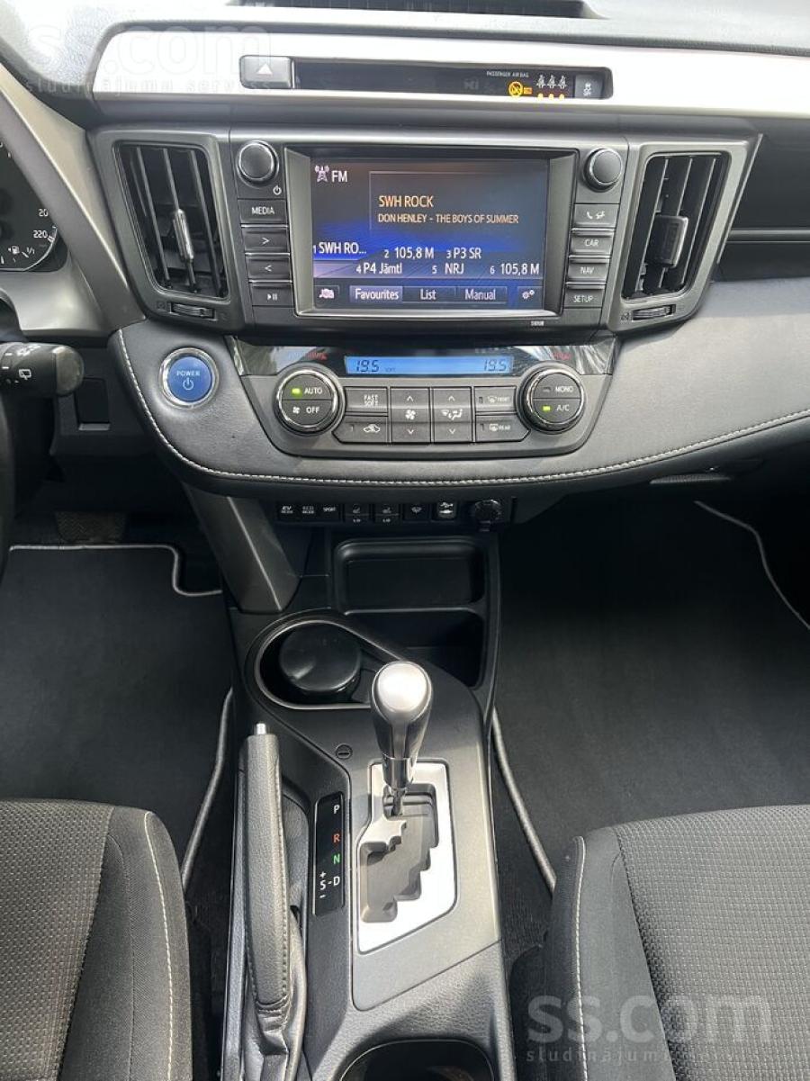 Black Toyota RAV4 2016 in Riga, with an engine capacity of 2.50 L and mileage of 308 thousand km for 12880 €, photo 18 on AUTOMOTO.COM.LV