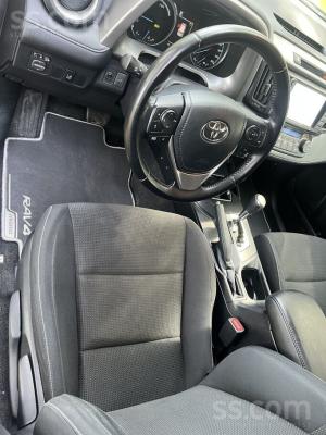 Black Toyota RAV4 2016 in Riga, with an engine capacity of 2.50 L and mileage of 308 thousand km for 12880 €, photo 23 on AUTOMOTO.COM.LV