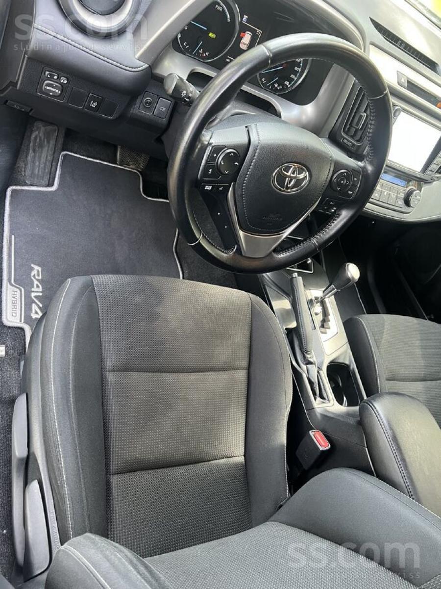 Black Toyota RAV4 2016 in Riga, with an engine capacity of 2.50 L and mileage of 308 thousand km for 12880 €, photo 23 on AUTOMOTO.COM.LV
