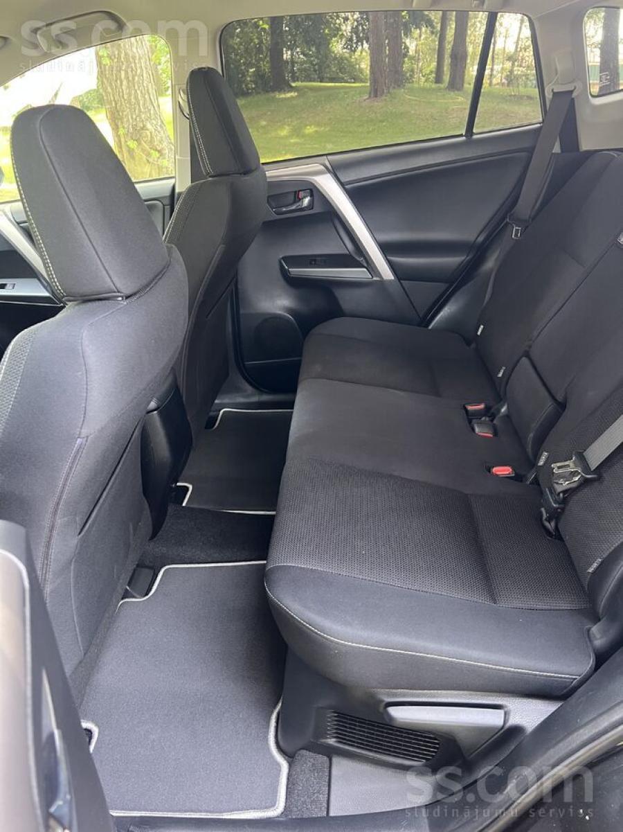 Black Toyota RAV4 2016 in Riga, with an engine capacity of 2.50 L and mileage of 308 thousand km for 12880 €, photo 24 on AUTOMOTO.COM.LV