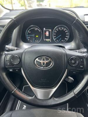 Black Toyota RAV4 2016 in Riga, with an engine capacity of 2.50 L and mileage of 308 thousand km for 12880 €, photo 25 on AUTOMOTO.COM.LV