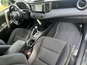 Black Toyota RAV4 2016 in Riga, with an engine capacity of 2.50 L and mileage of 308 thousand km for 12880 €, photo 29 on AUTOMOTO.COM.LV