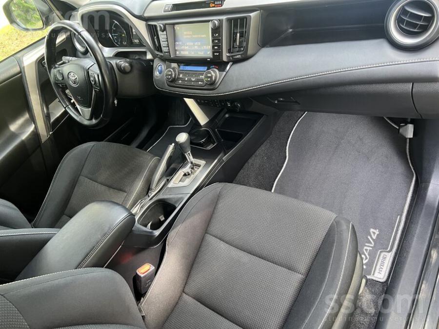 Black Toyota RAV4 2016 in Riga, with an engine capacity of 2.50 L and mileage of 308 thousand km for 12880 €, photo 29 on AUTOMOTO.COM.LV
