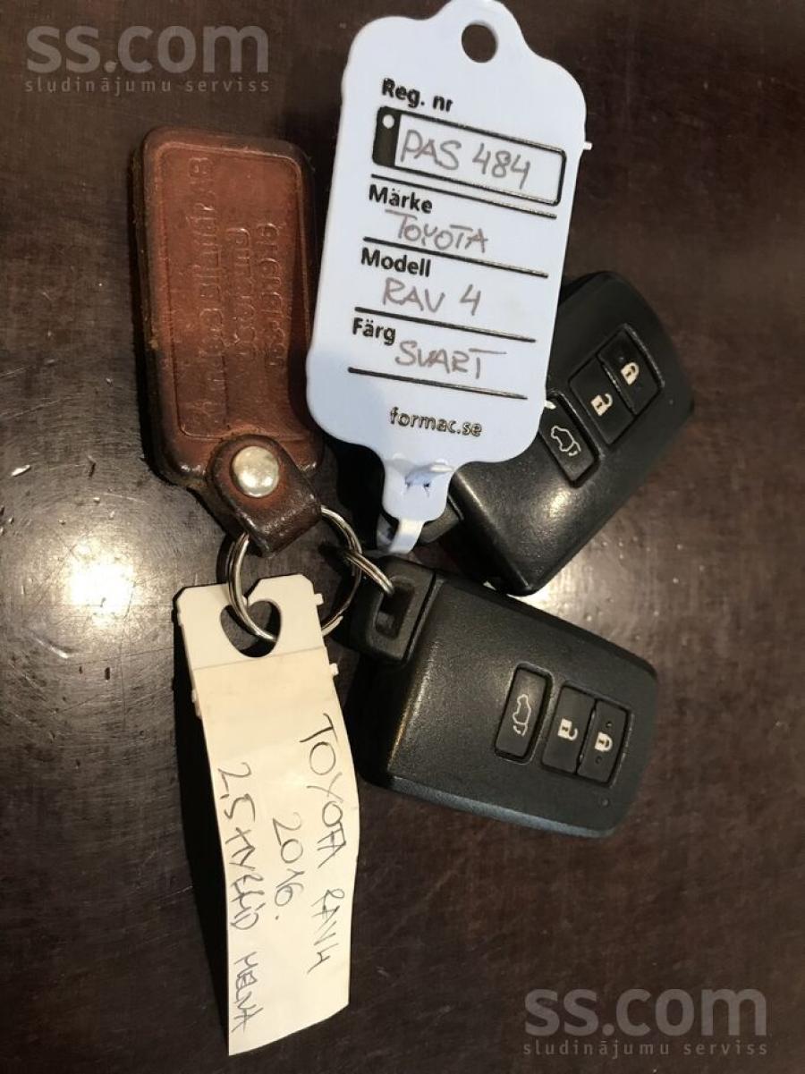 Black Toyota RAV4 2016 in Riga, with an engine capacity of 2.50 L and mileage of 308 thousand km for 12880 €, photo 32 on AUTOMOTO.COM.LV