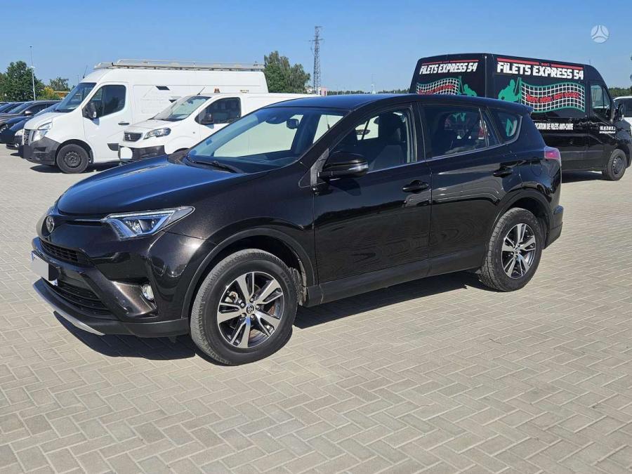 Melns Toyota RAV4 2016 Tauragė, ar dzinēja tilpumu 2.00 L un nobraukumu 201 tūkst. km par 11200 €, foto 1 vietnē AUTOMOTO.COM.LV