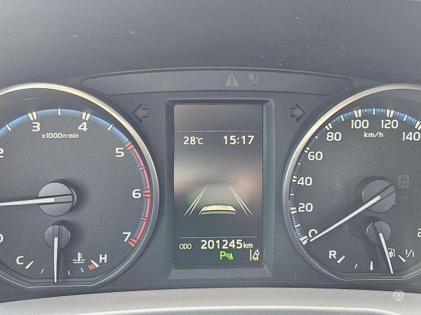 Black Toyota RAV4 2016 in Taurage, with an engine capacity of 2.00 L and mileage of 201 thousand km for 11200 €, photo 4 on AUTOMOTO.COM.LV