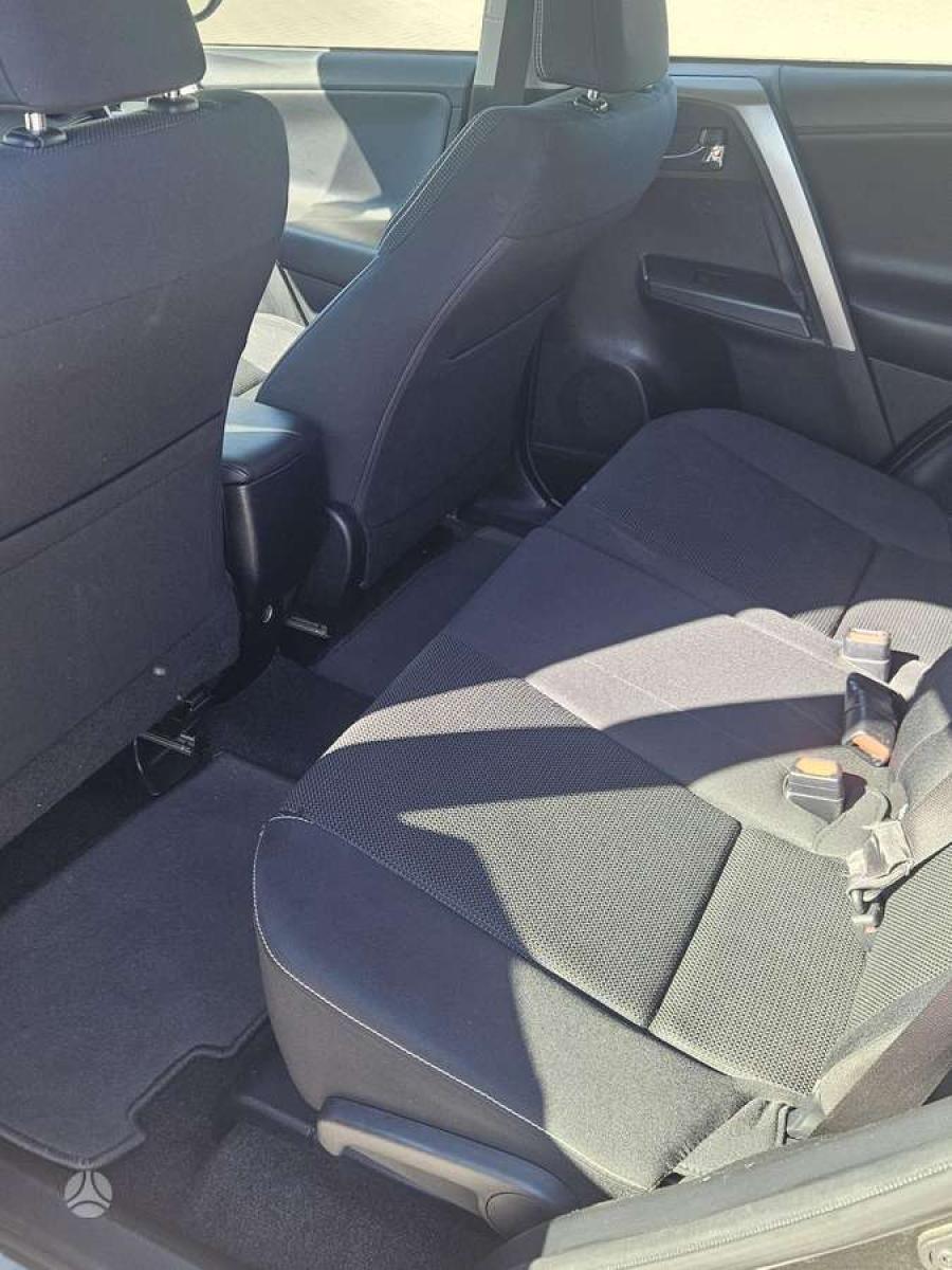 Melns Toyota RAV4 2016 Tauragė, ar dzinēja tilpumu 2.00 L un nobraukumu 201 tūkst. km par 11200 €, foto 7 vietnē AUTOMOTO.COM.LV