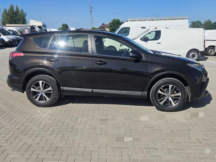 Melns Toyota RAV4 2016 Tauragė, ar dzinēja tilpumu 2.00 L un nobraukumu 201 tūkst. km par 11200 €, foto 12 vietnē AUTOMOTO.COM.LV