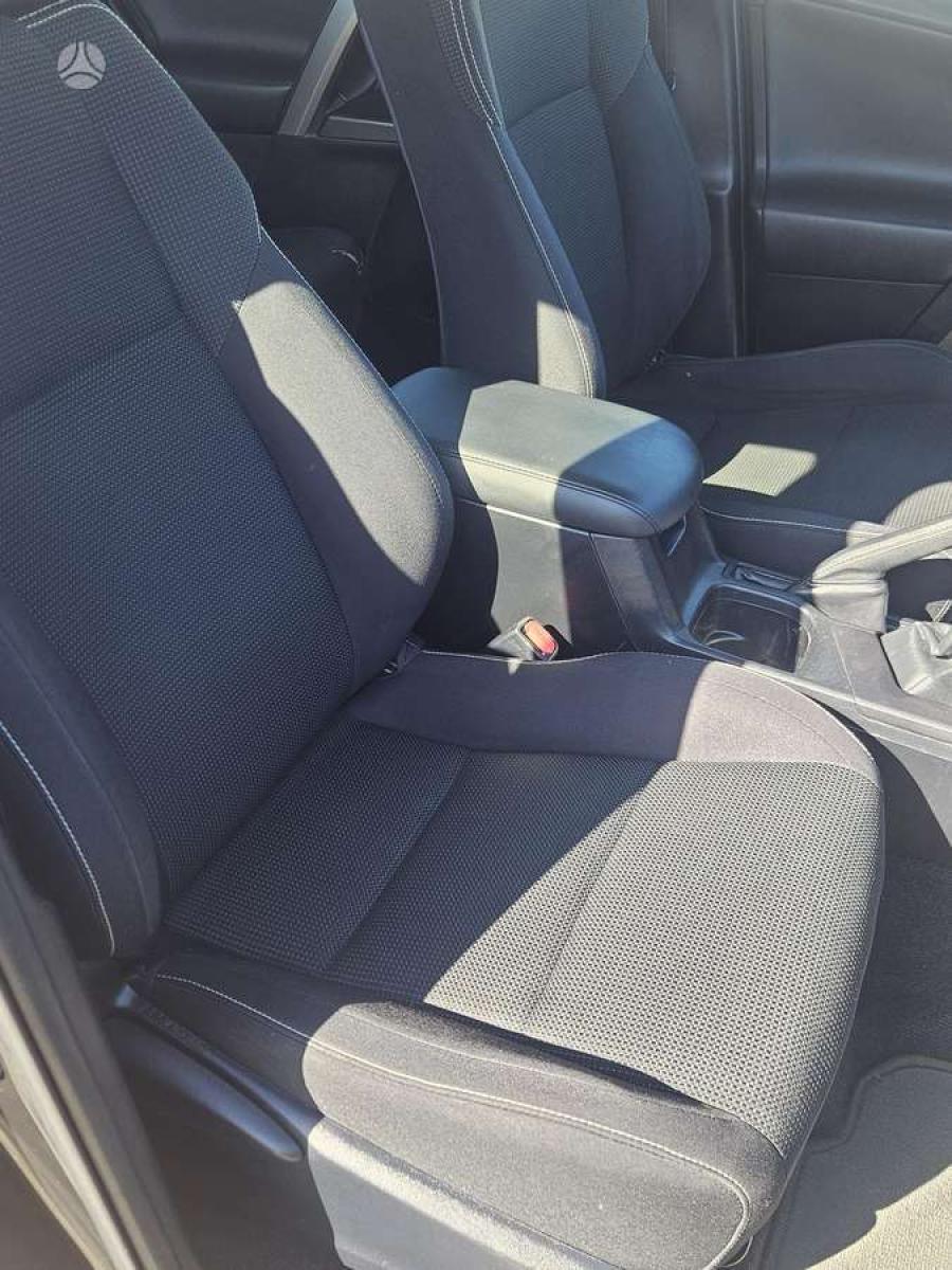 Melns Toyota RAV4 2016 Tauragė, ar dzinēja tilpumu 2.00 L un nobraukumu 201 tūkst. km par 11200 €, foto 13 vietnē AUTOMOTO.COM.LV
