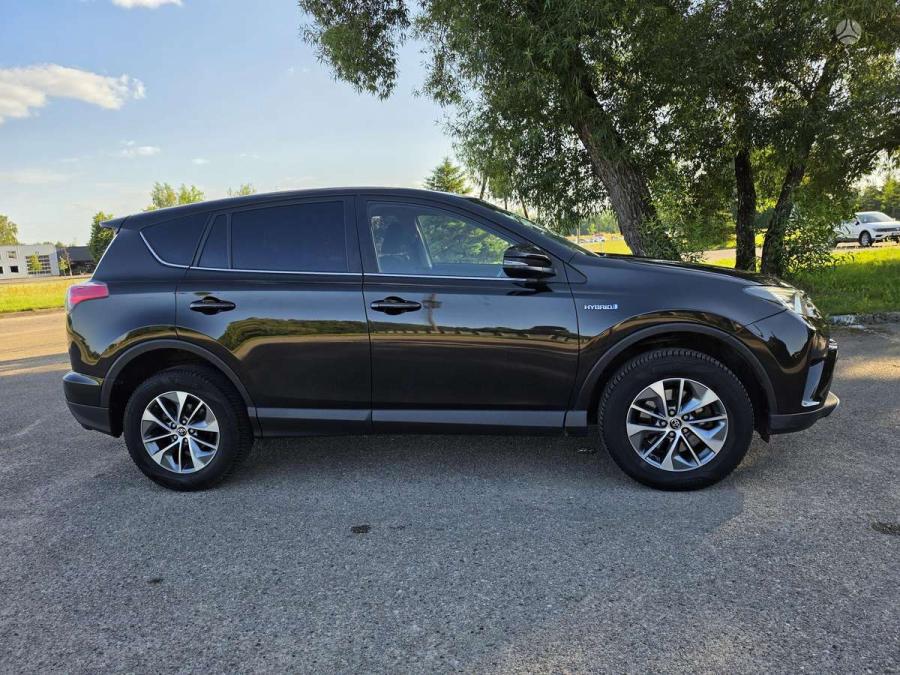 Melns Toyota RAV4 2016 Kauņa, ar dzinēja tilpumu 2.49 L un nobraukumu 213 tūkst. km par 15950 €, foto 5 vietnē AUTOMOTO.COM.LV