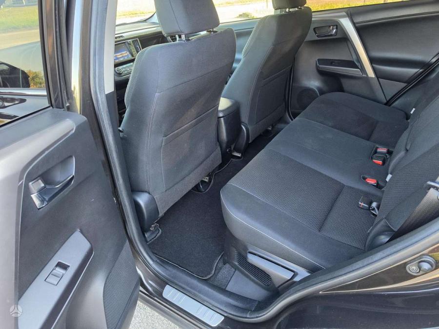 Melns Toyota RAV4 2016 Kauņa, ar dzinēja tilpumu 2.49 L un nobraukumu 213 tūkst. km par 15950 €, foto 13 vietnē AUTOMOTO.COM.LV