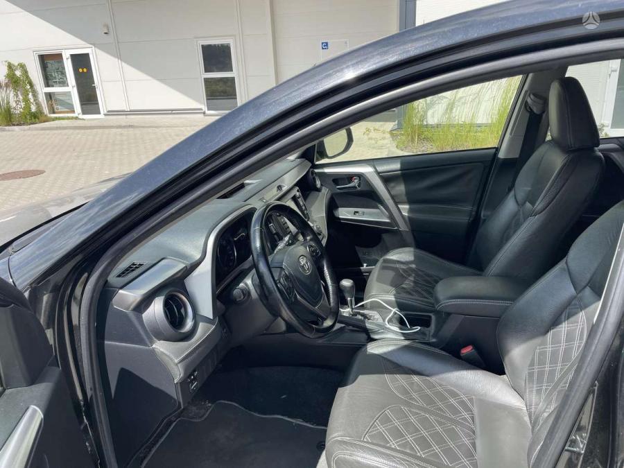 Melns Toyota RAV4 2016 Viļņa, ar dzinēja tilpumu 2.50 L un nobraukumu 249 tūkst. km par 11999 €, foto 25 vietnē AUTOMOTO.COM.LV