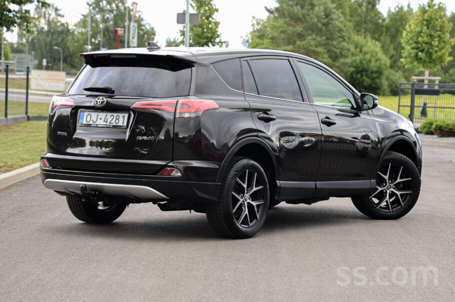 Melns Toyota RAV4 2016 Jelgava, ar dzinēja tilpumu 2.00 L un nobraukumu 0 tūkst. km par 12990 €, foto 5 vietnē AUTOMOTO.COM.LV