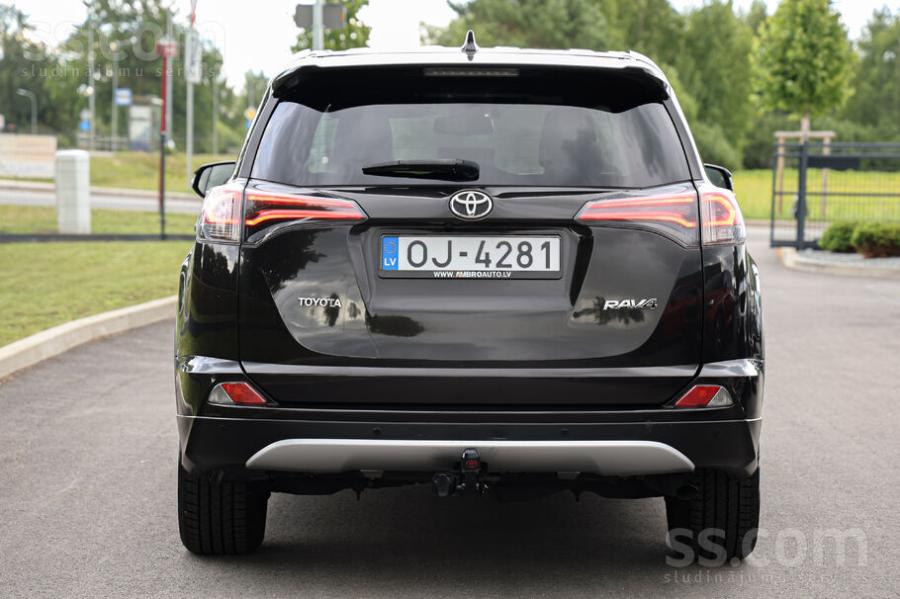 Melns Toyota RAV4 2016 Jelgava, ar dzinēja tilpumu 2.00 L un nobraukumu 0 tūkst. km par 12990 €, foto 6 vietnē AUTOMOTO.COM.LV