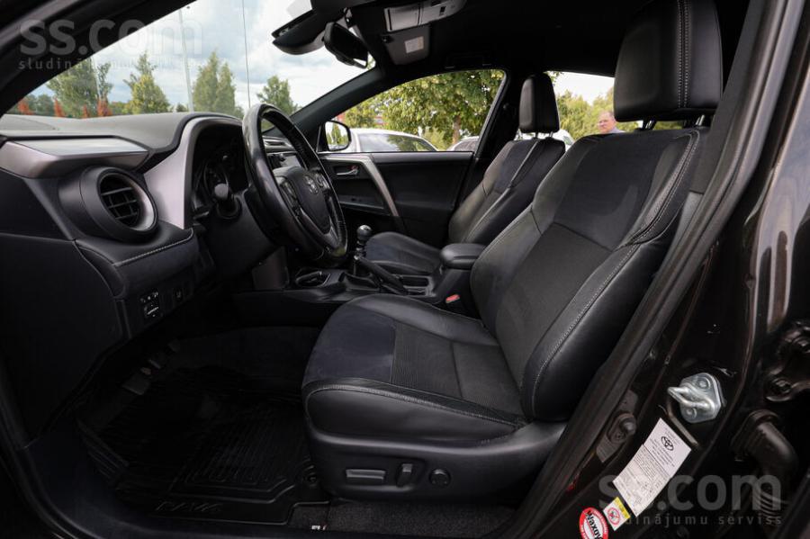 Melns Toyota RAV4 2016 Jelgava, ar dzinēja tilpumu 2.00 L un nobraukumu 0 tūkst. km par 12990 €, foto 8 vietnē AUTOMOTO.COM.LV