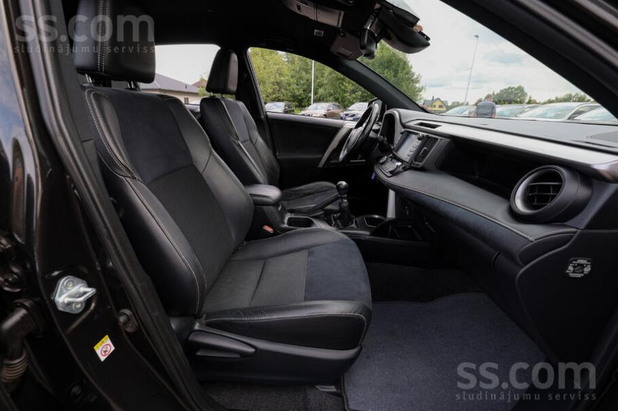Melns Toyota RAV4 2016 Jelgava, ar dzinēja tilpumu 2.00 L un nobraukumu 0 tūkst. km par 12990 €, foto 13 vietnē AUTOMOTO.COM.LV