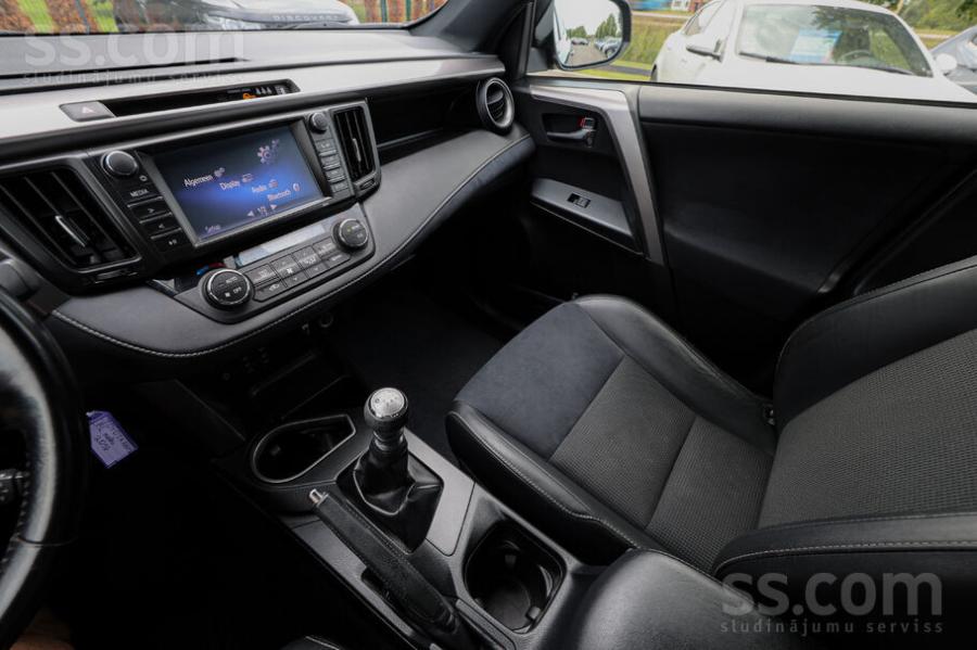 Melns Toyota RAV4 2016 Jelgava, ar dzinēja tilpumu 2.00 L un nobraukumu 0 tūkst. km par 12990 €, foto 21 vietnē AUTOMOTO.COM.LV