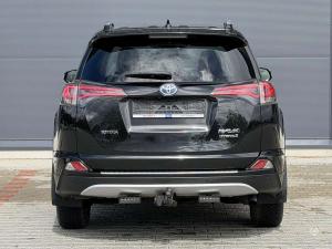 Black Toyota RAV4 2016 in Siauliai, with an engine capacity of 2.49 L and mileage of 126 thousand km for 18190 €, photo 7 on AUTOMOTO.COM.LV