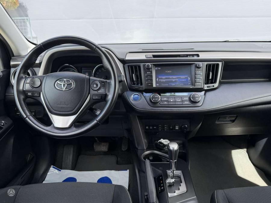 Black Toyota RAV4 2016 in Siauliai, with an engine capacity of 2.49 L and mileage of 126 thousand km for 18190 €, photo 19 on AUTOMOTO.COM.LV