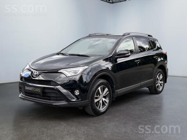 Black Toyota RAV4 2016 in Riga, with an engine capacity of 2.00 L and mileage of 182 thousand km for 15520 €, photo 1 on AUTOMOTO.COM.LV