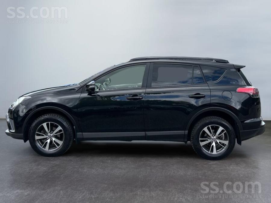 Melns Toyota RAV4 2016 Rīga, ar dzinēja tilpumu 2.00 L un nobraukumu 182 tūkst. km par 15520 €, foto 3 vietnē AUTOMOTO.COM.LV