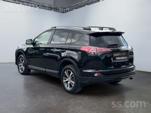 Melns Toyota RAV4 2016 Rīga, ar dzinēja tilpumu 2.00 L un nobraukumu 182 tūkst. km par 15520 €, foto 4 vietnē AUTOMOTO.COM.LV