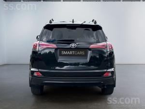 Melns Toyota RAV4 2016 Rīga, ar dzinēja tilpumu 2.00 L un nobraukumu 182 tūkst. km par 15520 €, foto 5 vietnē AUTOMOTO.COM.LV