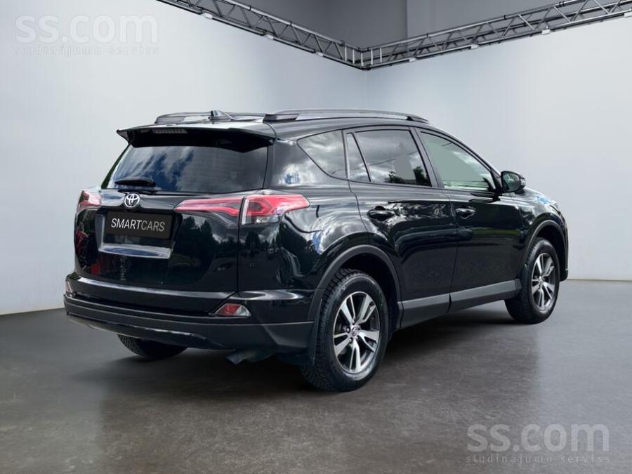 Melns Toyota RAV4 2016 Rīga, ar dzinēja tilpumu 2.00 L un nobraukumu 182 tūkst. km par 15520 €, foto 6 vietnē AUTOMOTO.COM.LV